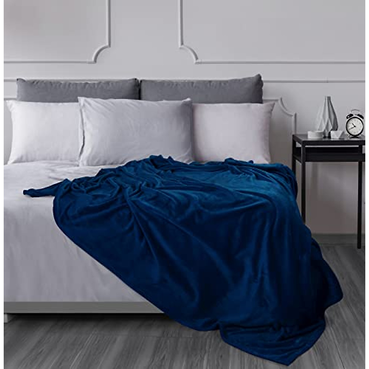 Utopia Bedding Fleece Blanket King Size Navy Lightweight Fuzzy Soft Anti-Static Microfiber Bed Blanket (90x102 Inches)