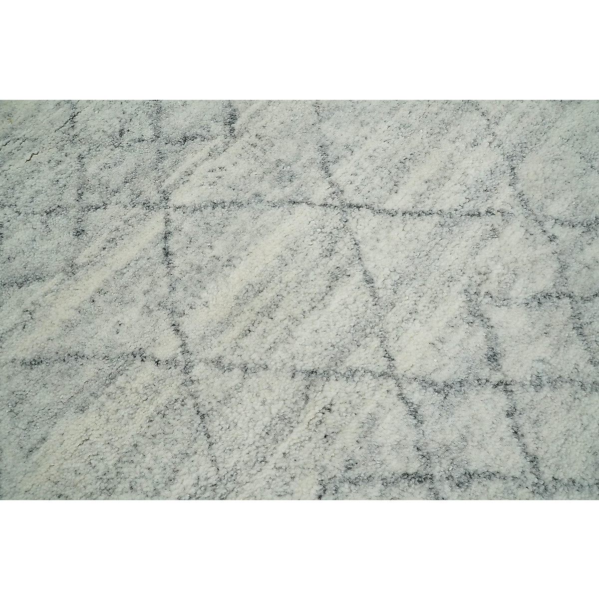 Artisan's Arc Hand Woven Silver and Gray 8x10 Trellis Moroccan Rug Made with Fine Wool | CP79810