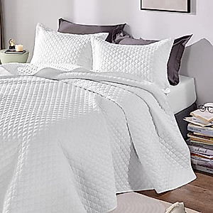 CozyLux Quilt Set Twin Size White 2 Pieces - Lightweight Soft Bedspread - Lantern Ogee Pattern Coverlet Bedding Set for All Season - 1 Quilt and 1 Pillow Sham - White, 68"x86"