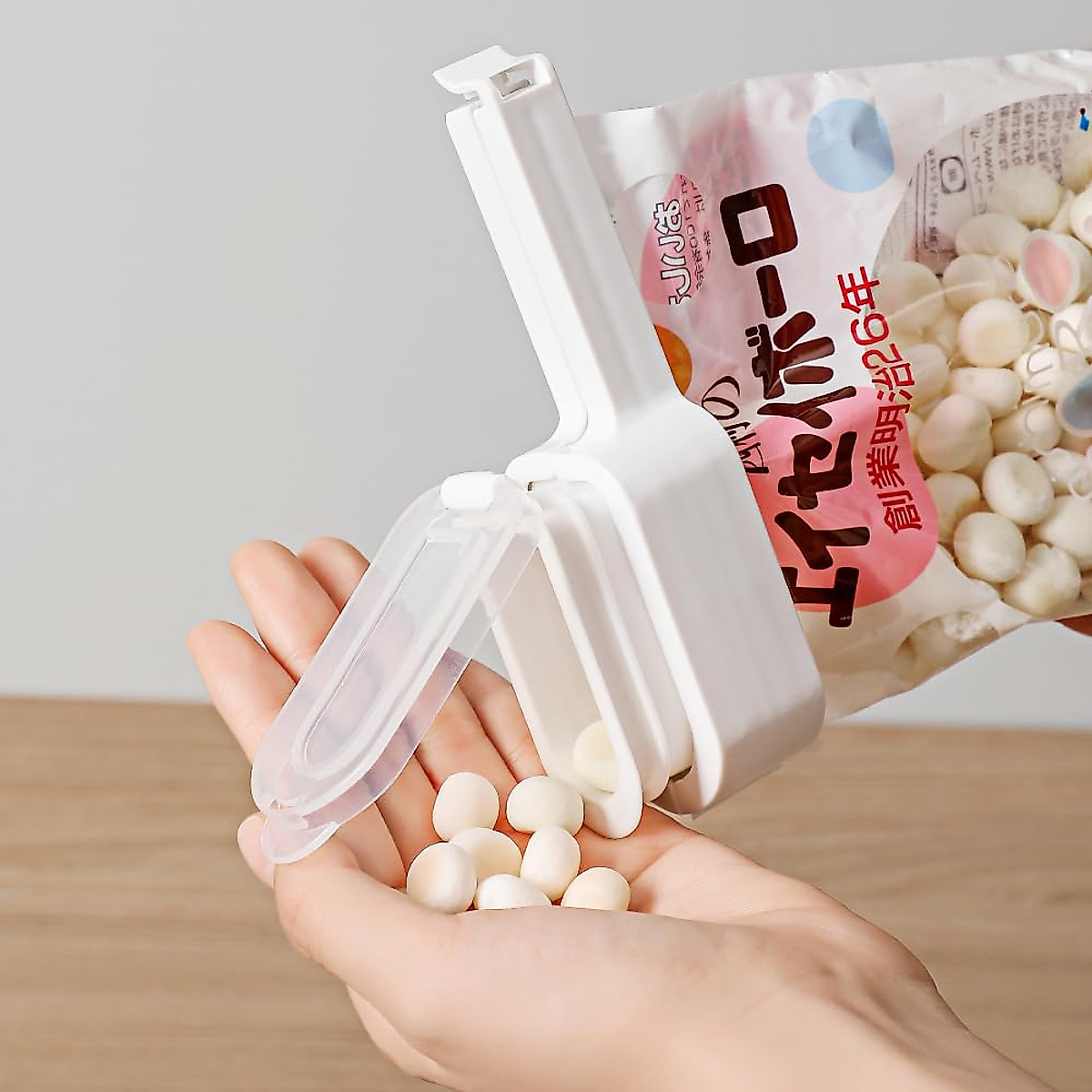 Yvey Food Clip Set, 2 Sizes, Flip-Up Chip Bag Clips for Airtight Food Storage, Durable Plastic Sealing Clips (Square)