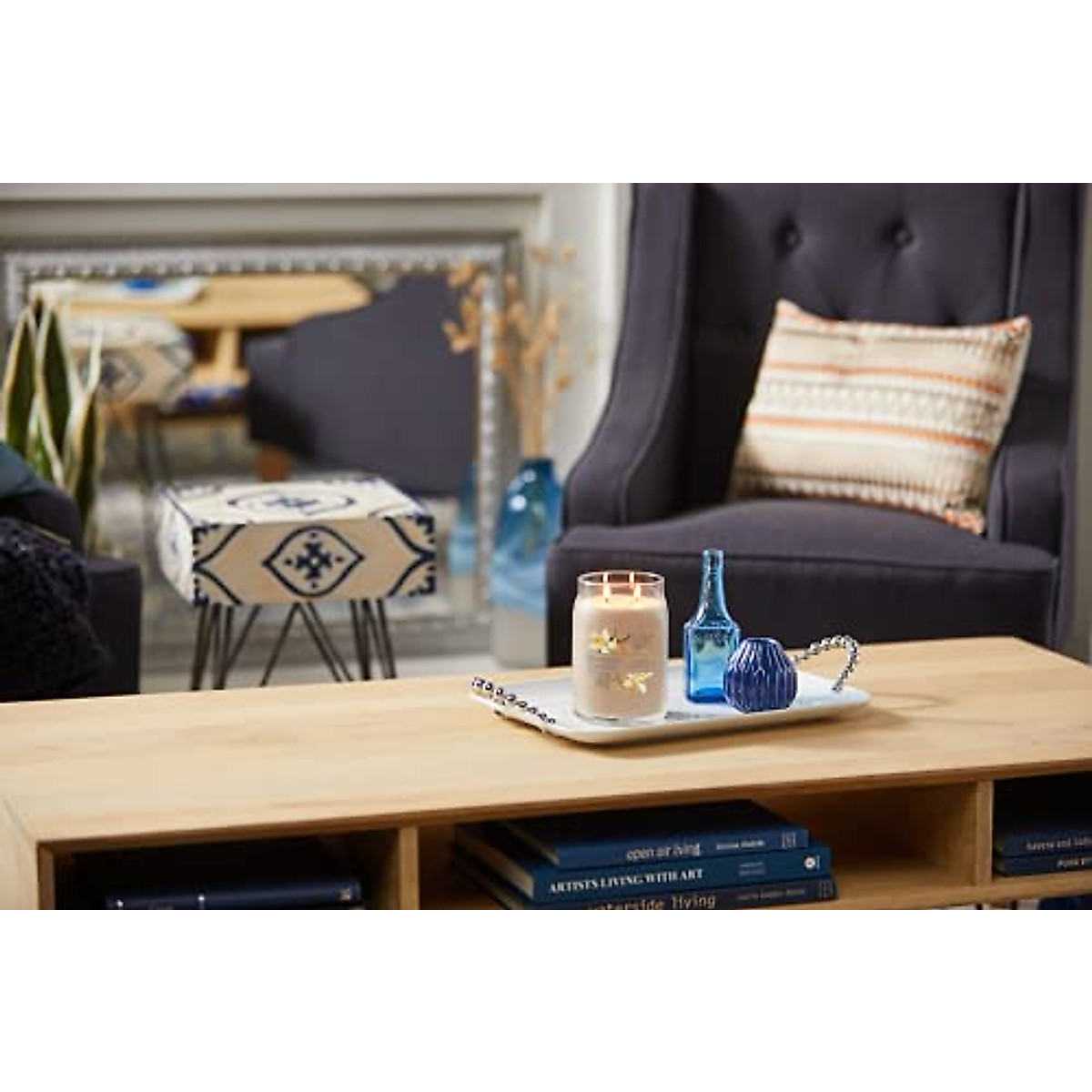 Yankee Candle Vanilla Crème Brûlée Scented, Signature 20oz Large Jar 2-Wick Candle, Over 60 Hours of Burn Time