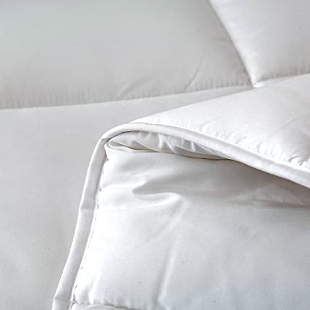 Down Alternative Comforter All Season Duvet Insert(White, Queen)-Ultra Soft Double Brushed Microfiber Quilt Cover, Classic Box Stitched with Corner Tabs