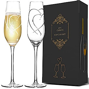 VARLKA Champagne Flutes set of 2, Bride and Groom Wedding Toasting Champagne Glasses with Love Heart Decorated with Real Crystals, Wine Glasses, Wedding Gifts for Couple Engagement gifts