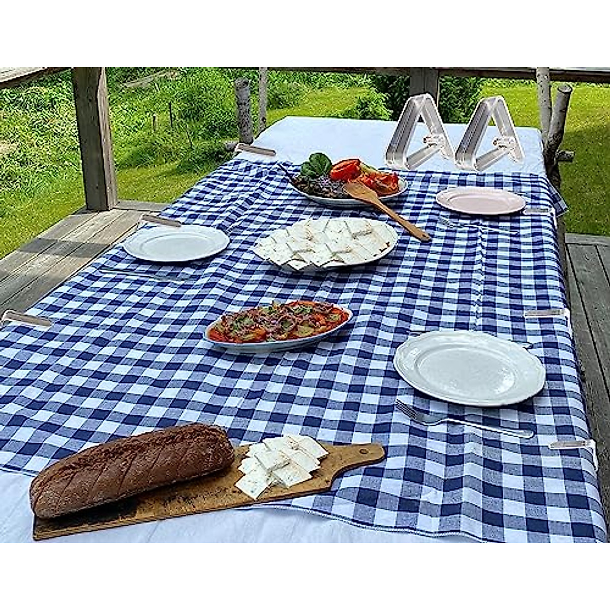 GERILKAI 16 Pcs Tablecloth Clips - Clear Plastic Table Cloth Hold Clips -Outdoor Tablecloth Clips for Home Wedding Party Indoor Outdoor Events