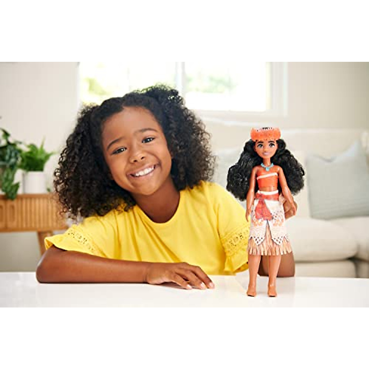 Mattel Disney Princess Toys, Moana Fashion Doll, Sparkling Look with Brown Hair, Brown Eyes & Hair Accessory, Inspired by the Movie
