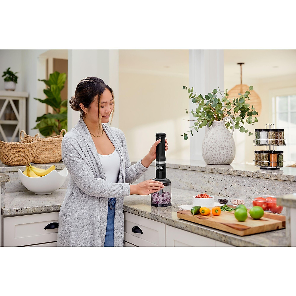 BLACK+DECKER Kitchen Wand Cordless Immersion Blender, 4 in 1 Multi Tool Set, Hand Blender with Charging Dock, Black (BCKM1014K10)