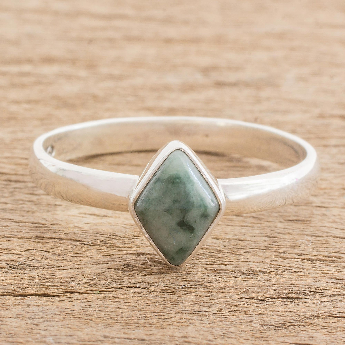 NOVICA Artisan Handmade Jade Single Stone Ring Green Rhombus from Guatemala Sterling Silver Cocktail Geometric [crownbezel 0.4 in L x 0.2 in W x 0.2 in H Band Width 2 mm W] ' Love Rhombus in Green'