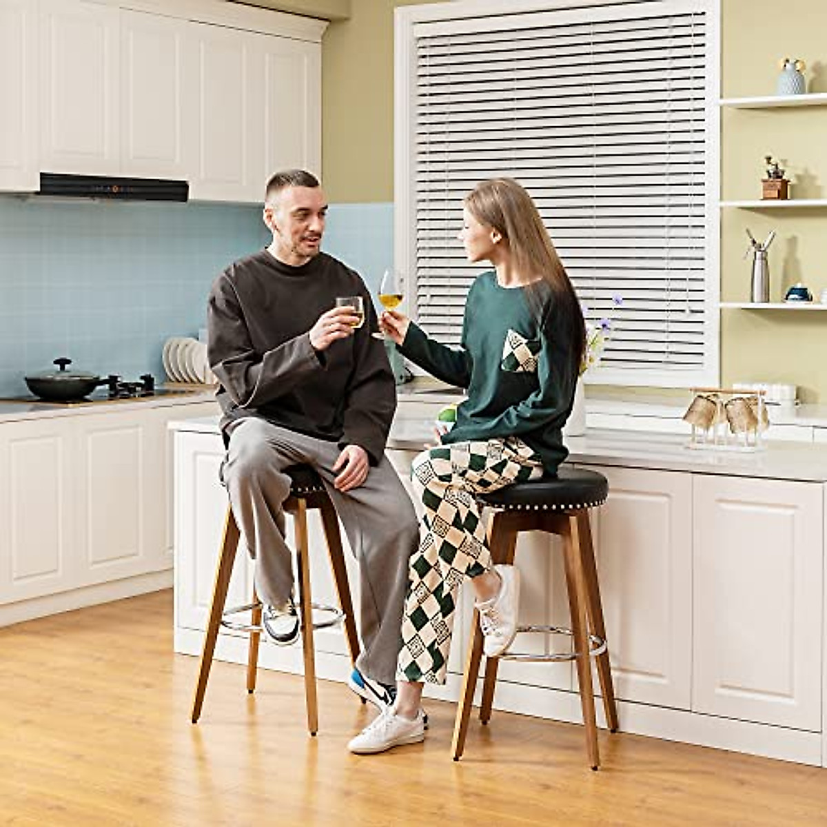 Glitzhome Swivel Bar Stools Set of 4, Round Backless Leather Padded Seat and Veneer Walnut Composite Wood Legs Finish Modern Accent Chair for Home Kitchen Island, Balck