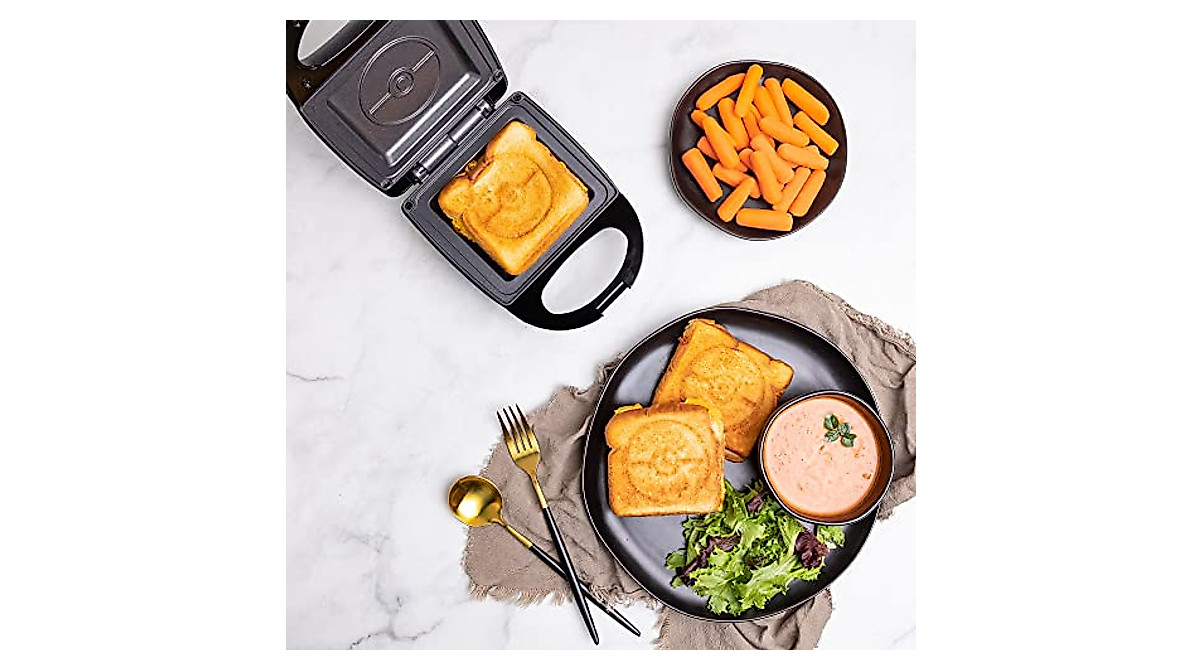 Uncanny Brands Pokemon Pokeball Sandwich Maker