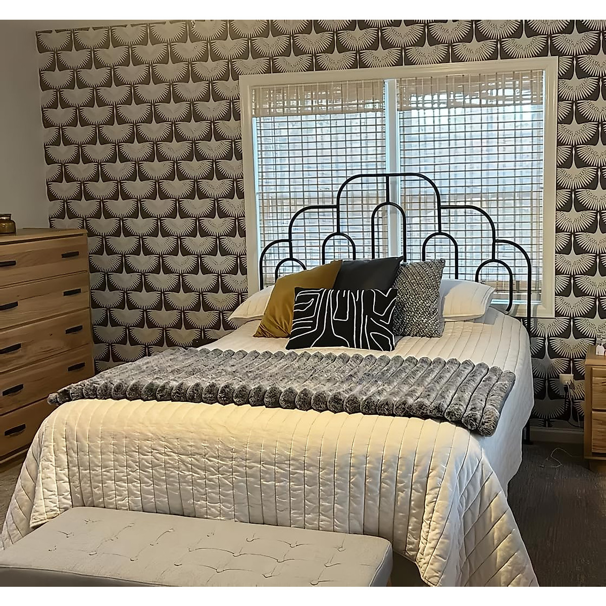 MOENMOAI Black and White Wallpaper Self-Adhesive Black Feather Removable Peel and Stick Wallpaper Bedroom Wallpaper Furniture Countertop Shelf Contact Paper 17.71"x78.7"