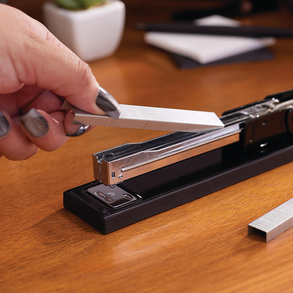 Swingline Stapler, Light Duty Desktop Stapler, 20 Sheet Capacity, Durable Metal, Black (S7040501)