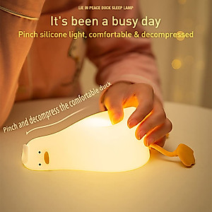 TOOGE LED Duck Night Light Cute Small Lamp Night Light for Kids 3 Levels Dimmable Nursery Nightlight with Timer Silicone Squishy Duck Portable Rechargeable Touch Bedside Lamp