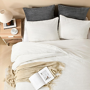 Andency Fluffy King Size Comforter Set, Super Soft White Comforter King Size, Winter Warm Fleece Faux Fur Bedding Set, Luxury Plush Fuzzy Bed Set 3 Pieces (1 Shaggy Comforter, 2 Pillowcases)