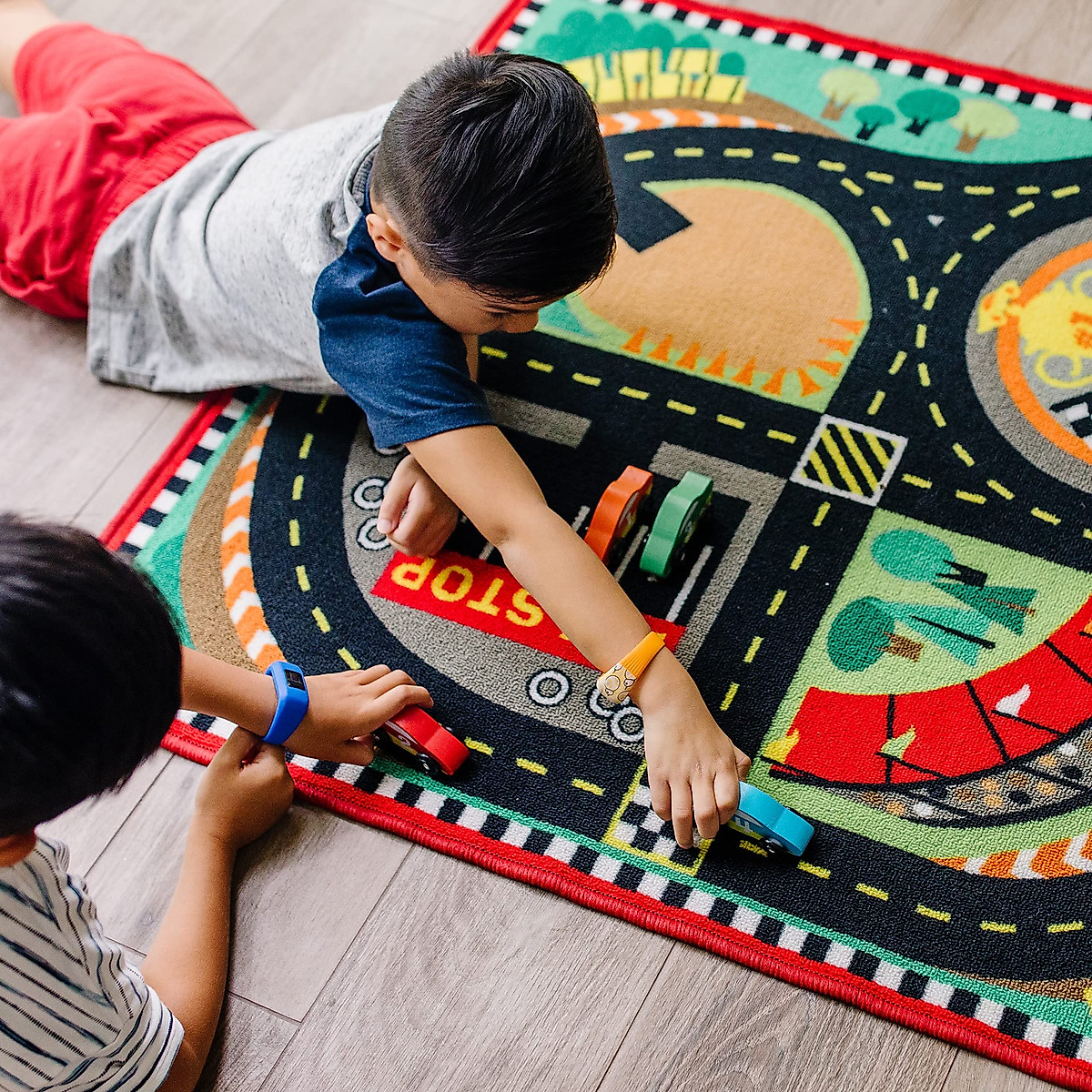 Melissa & Doug Round the Speedway Race Track Rug With 4 Race Cars (39 x 36 inches) , Black