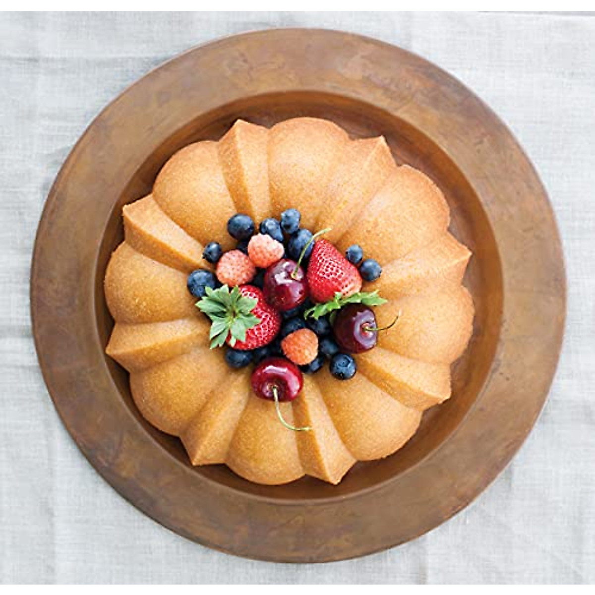 Nordic Ware Original Bundt, 12-Cup, Silver