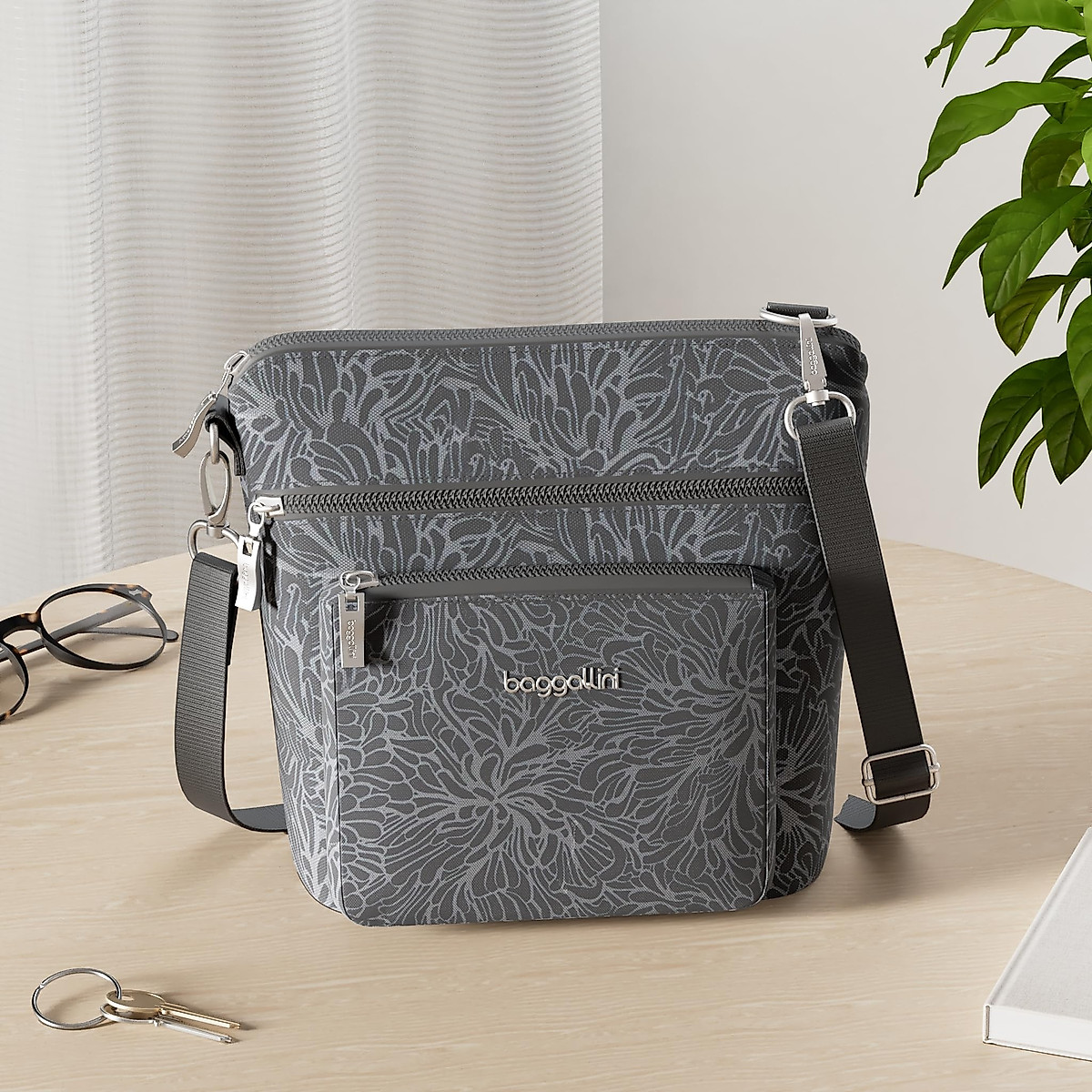 Baggallini Women's Modern Pocket Crossbody, Midnight Blossom Print