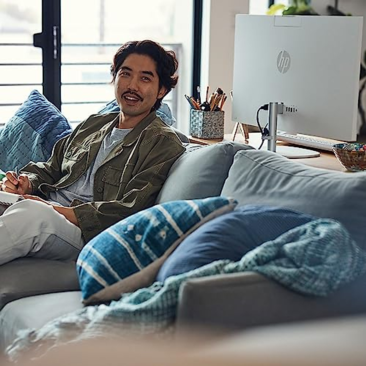 HP 27 inch All-in-One Desktop PC, FHD Display, AMD Ryzen 5 7520U, 8 GB RAM, 512 GB SSD, AMD Radeon Graphics, Windows 11 Home, 27-cr0060 (2023)