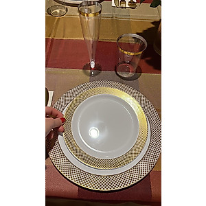 Oojami 30 Plastic Classic Champagne Disposable Flutes for Parties Plastic cups Wedding Party Toasting Cocktail Cups Bulk Party Pack (Gold Rim)