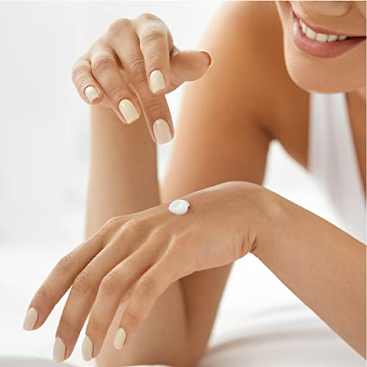 Jergens Cloud Creme Hand Cream for Dry Hands, Lotion with Hyaluronic Complex, Non-Greasy Moisturizer & Breathable Light Formula, 3 oz