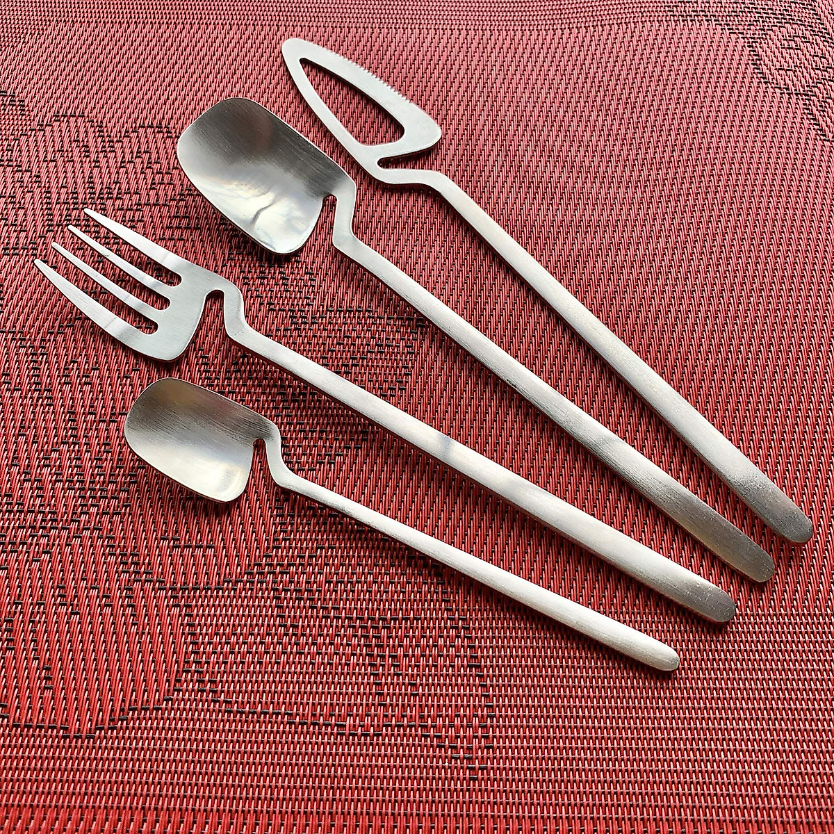 Matte Silver Cutlery Set 24 Pack,Kitchen Silverware/Flatware Anti-rust Utensil Set,Stainless Steel Dinnerware Set Service for 6 Include Knife Fork Spoon,Dishwasher Safe (Matte Silver)