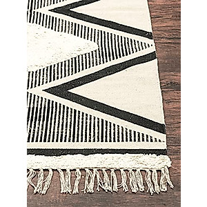 HOMEMONDE Boho Tufted Small Area Rug Washable 2x3 ft Cotton Geometric Woven Farmhouse Shaggy Throw Area Rug with Tassels for Entryway, Doormat, Kitchen Home Decor