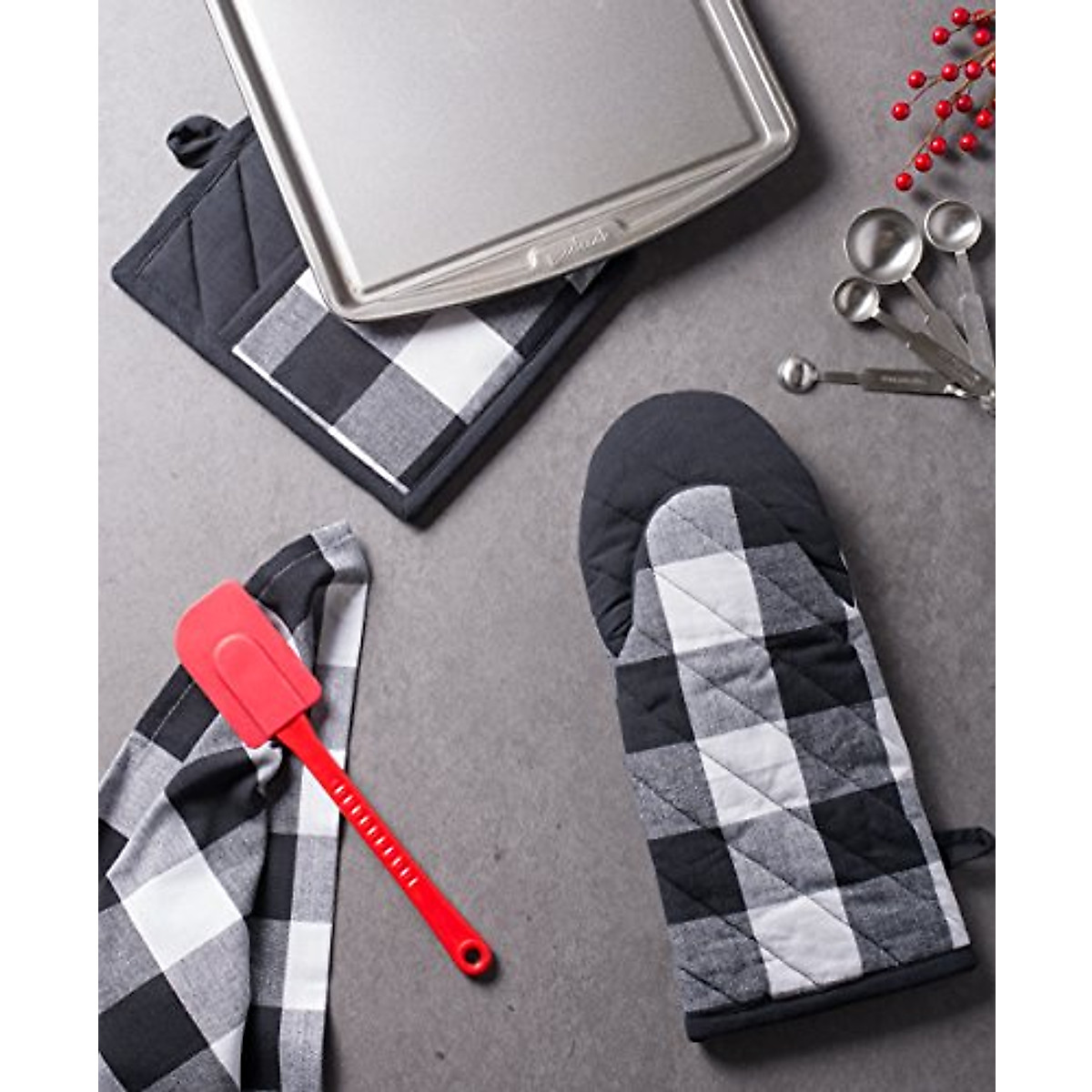 DII Buffalo Check Kitchen Collection, Classic Farmhouse Kitchen Set, Potholder, Black & White, 2 Piece