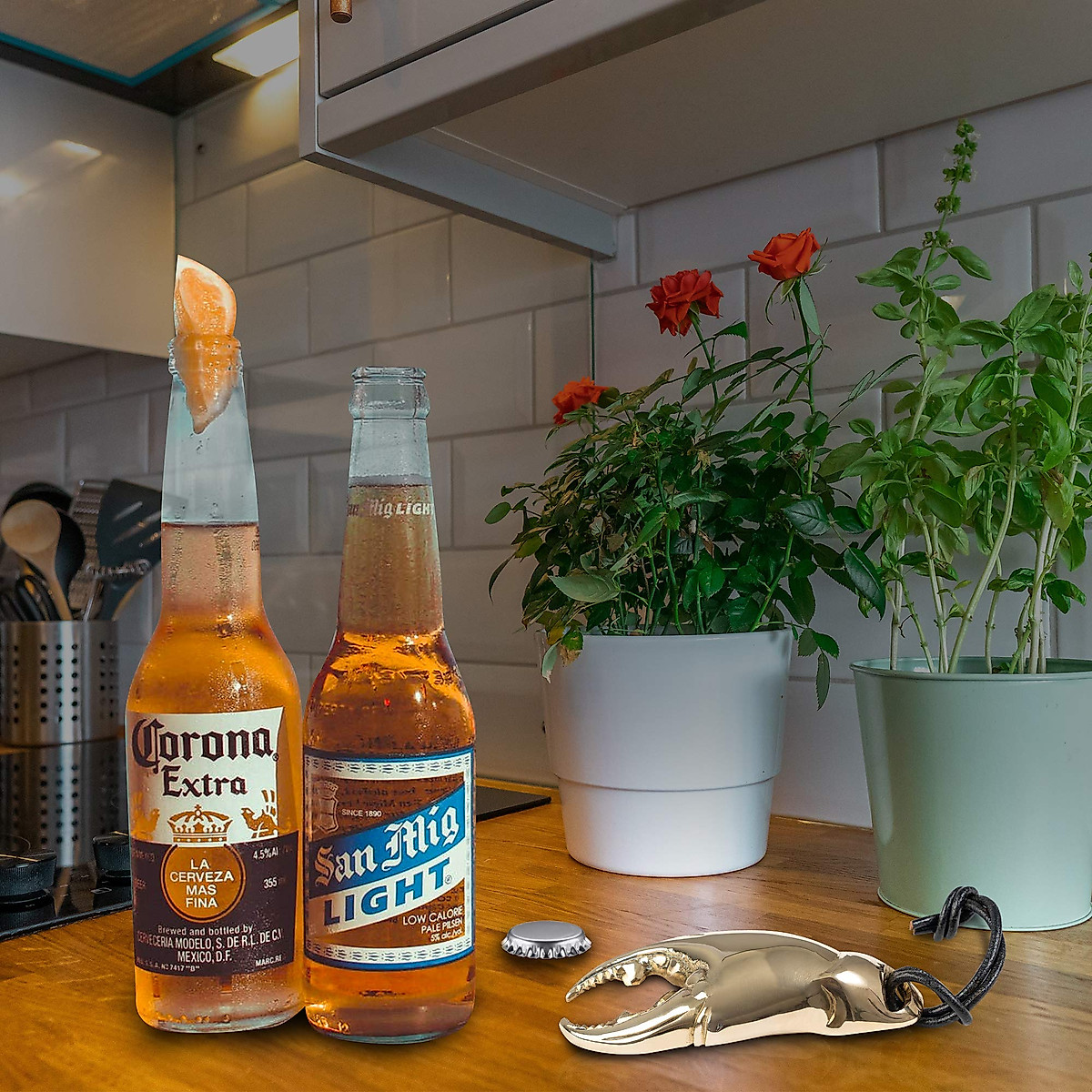 Crab Claw Beer Bottle Opener - Luxury Nautical Themed Gift for Kitchen Decoration - Gift for Wedding, Holidays, Fishermen, Beach Lovers.