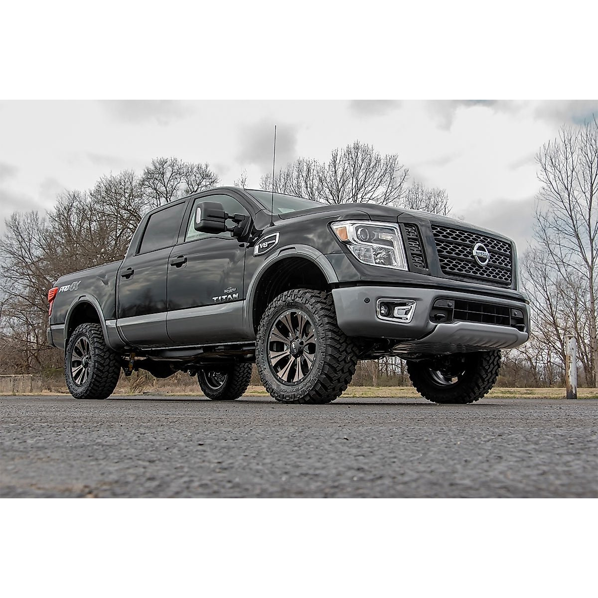 Rough Country 3" Lift Kit w/N3 Struts for 2004-2015 Nissan Titan - 83432