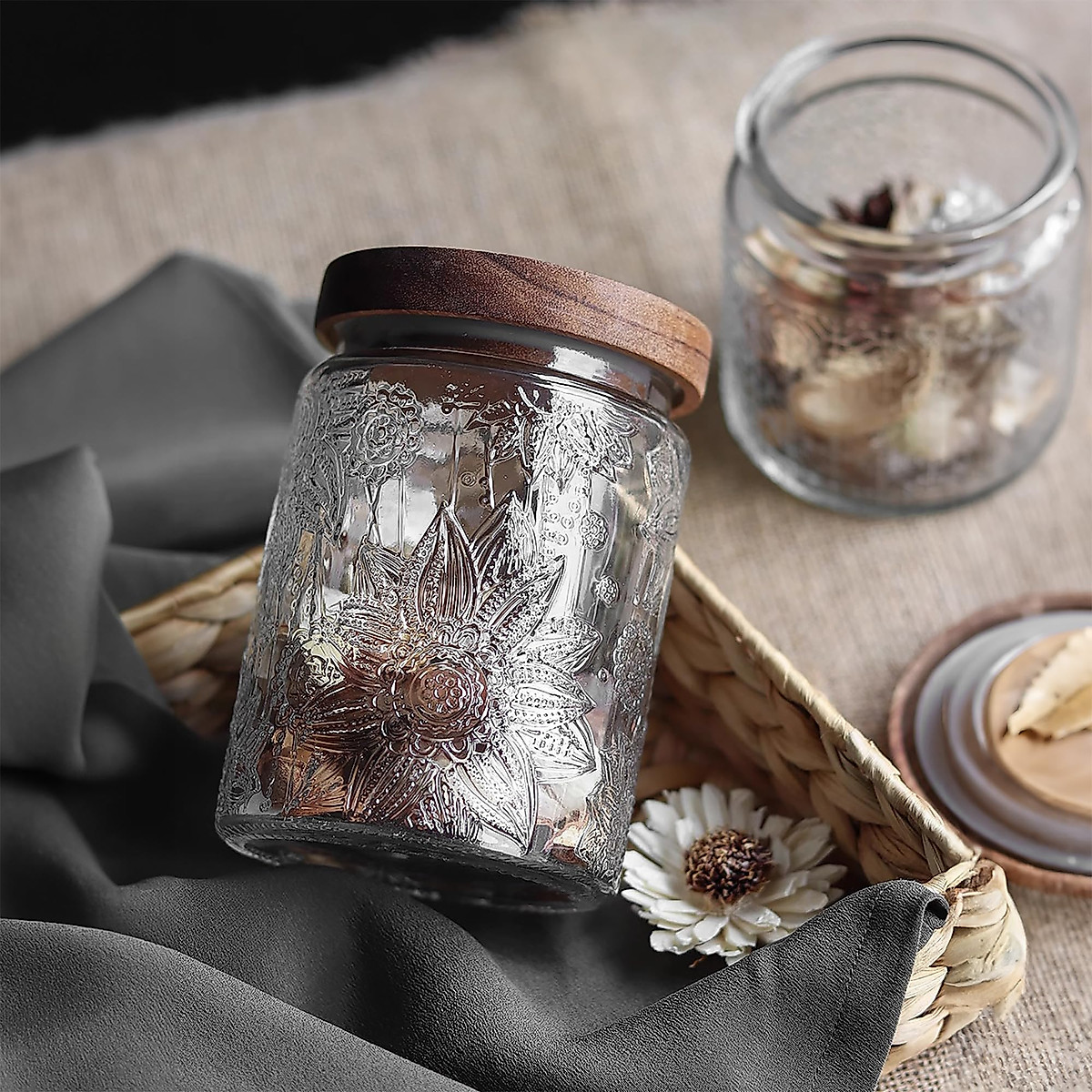 Custde Vintage Glass Jar, 23.7oz Airtight Glass Storage Jar with wooden Lid Glass Food Storage Containers for Kitchen Counter, Decorative Jar for Coffee, Tea, Sugar, Candy Jar, Cute Jar