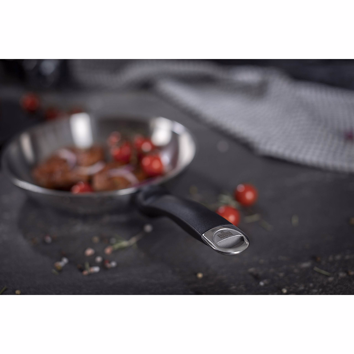 KUHN RIKON Silver Star Bratpfanne / Pfanne unbeschichtet aus Edelstahl mit Wabenboden, 24 cm, alle Herdarten inkl. Induktion, krosses und fettarmes Braten