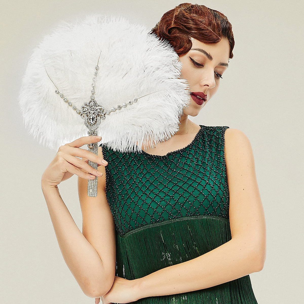 BABEYOND Vintage Bridal Feather Bouquet 1920s Ostrich Feather Fan Crystal Bridesmaid Bouquet 20s Gatsby Wedding Bouquet Flapper Accessories (White & Crystal Handle)