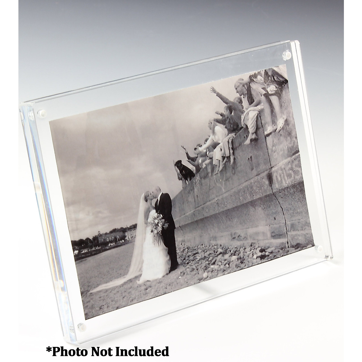 Displays2go Frameless Acrylic Frame Holds 4 x 6 Inches Photos (SMPF4060)