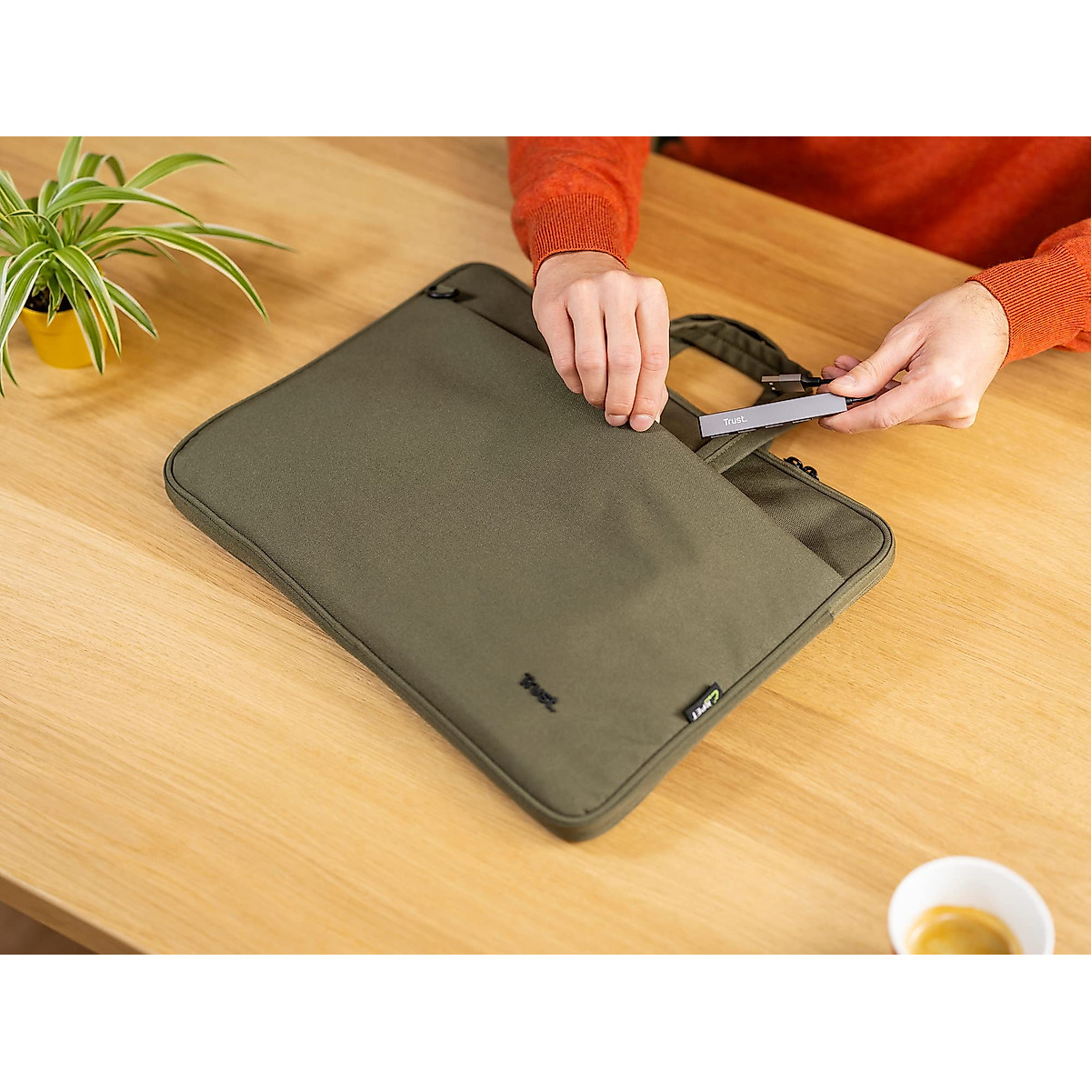 Trust 23786 Halyx Aluminium 4-Port Mini USB 2.0 Hub for PC, Laptop, Mac - Silver