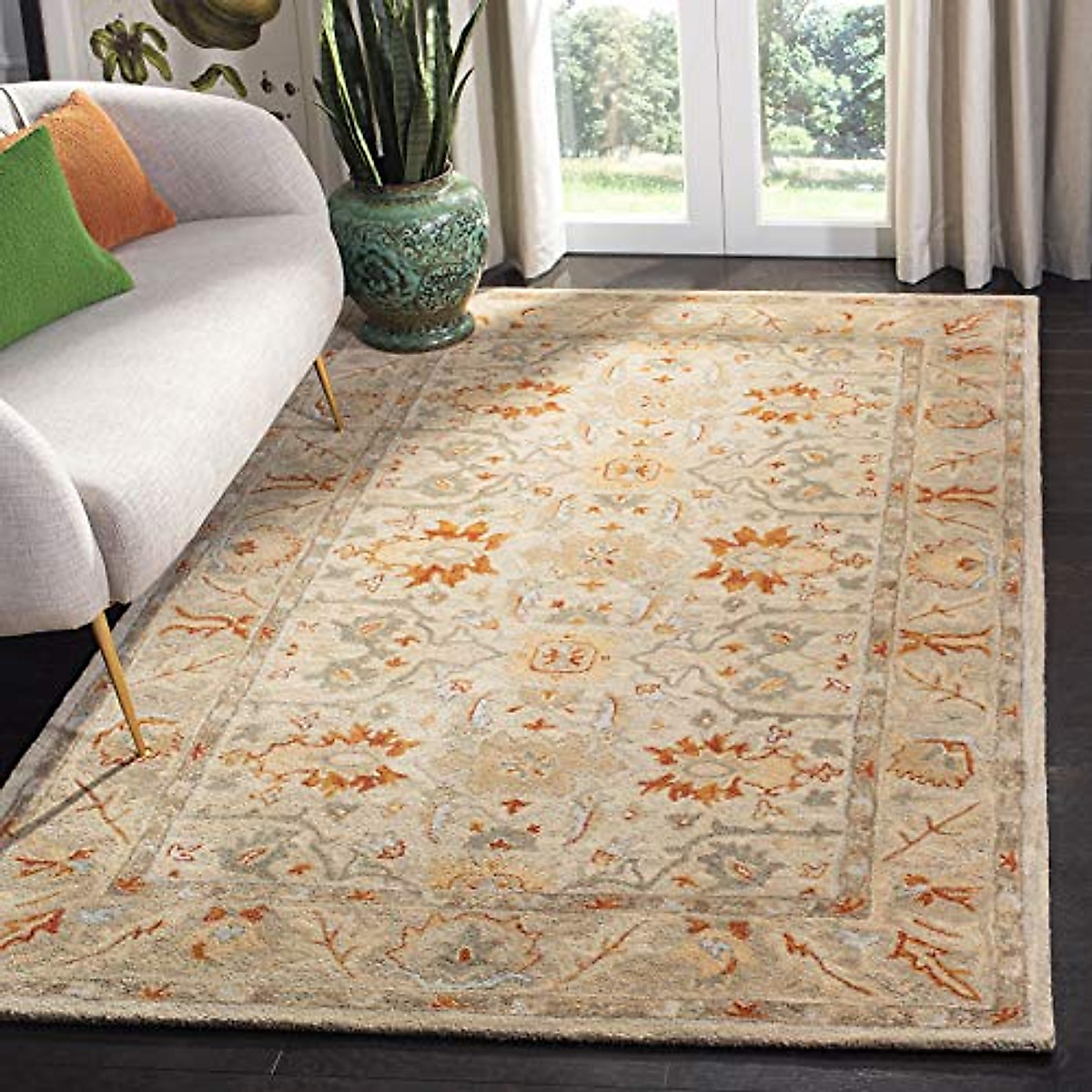 SAFAVIEH Antiquity Collection 4' x 6' Beige / Multi AT63A Handmade Traditional Oriental Premium Wool Area Rug