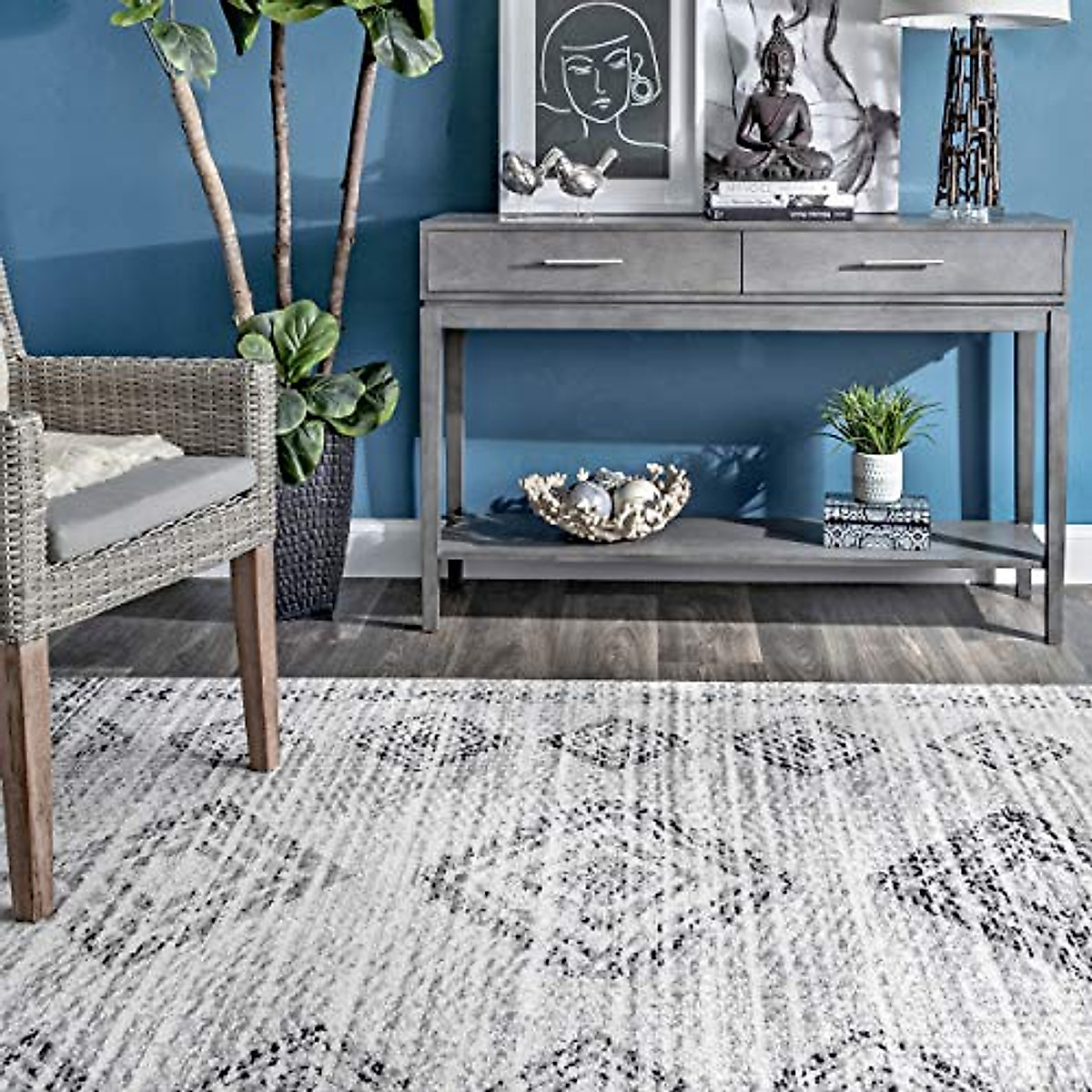 nuLOOM Adael Aztec Modern Distressed Area Rug, 3' x 5', Grey