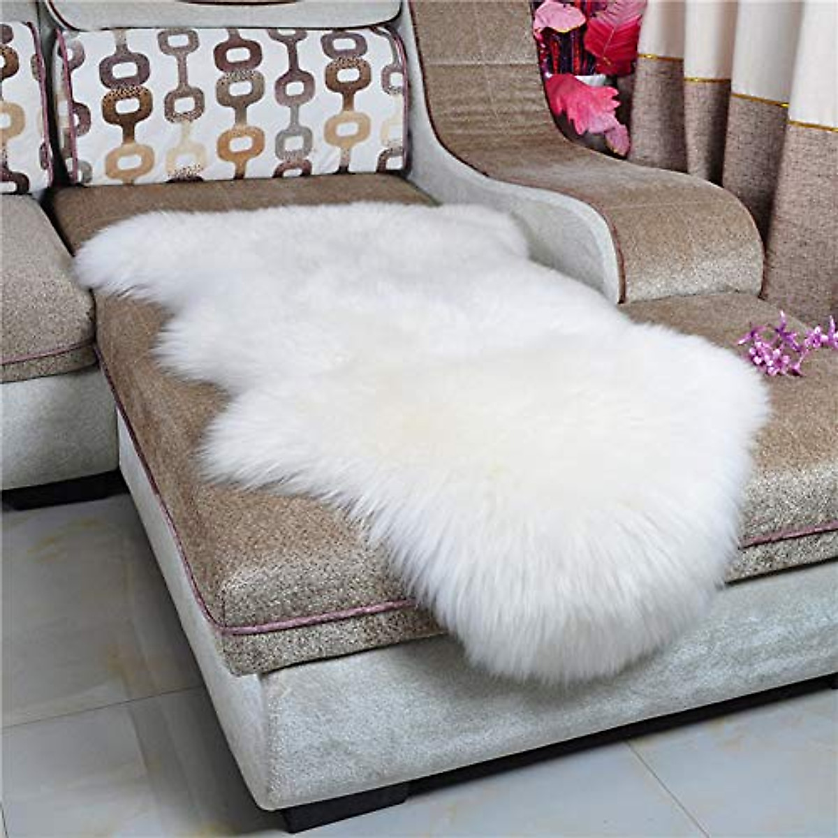 Dikoaina Classic Soft Faux Sheepskin Fur Rug White Fluffy Area Rug Shag Rug Carpets for Bedroom Living Room