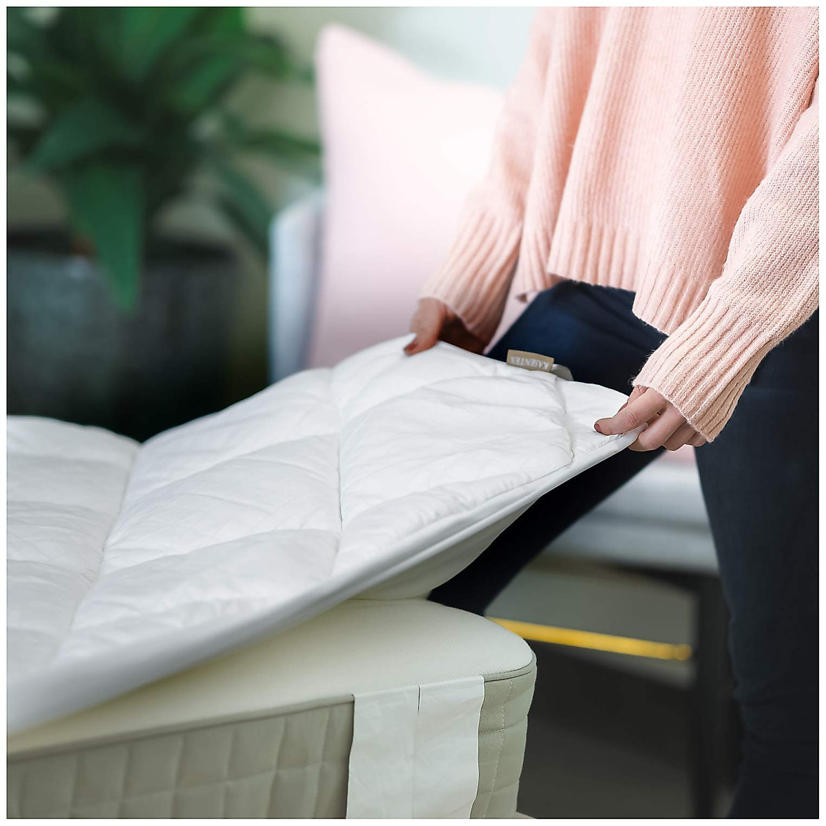 KASENTEX Deluxe Quilted Fitted Mattress Pad Queen Size - 13 Inch Deep Pockets - Brushed Microfiber - Down Alternative Fill, Cozy Breathable & Ultra Soft Protector