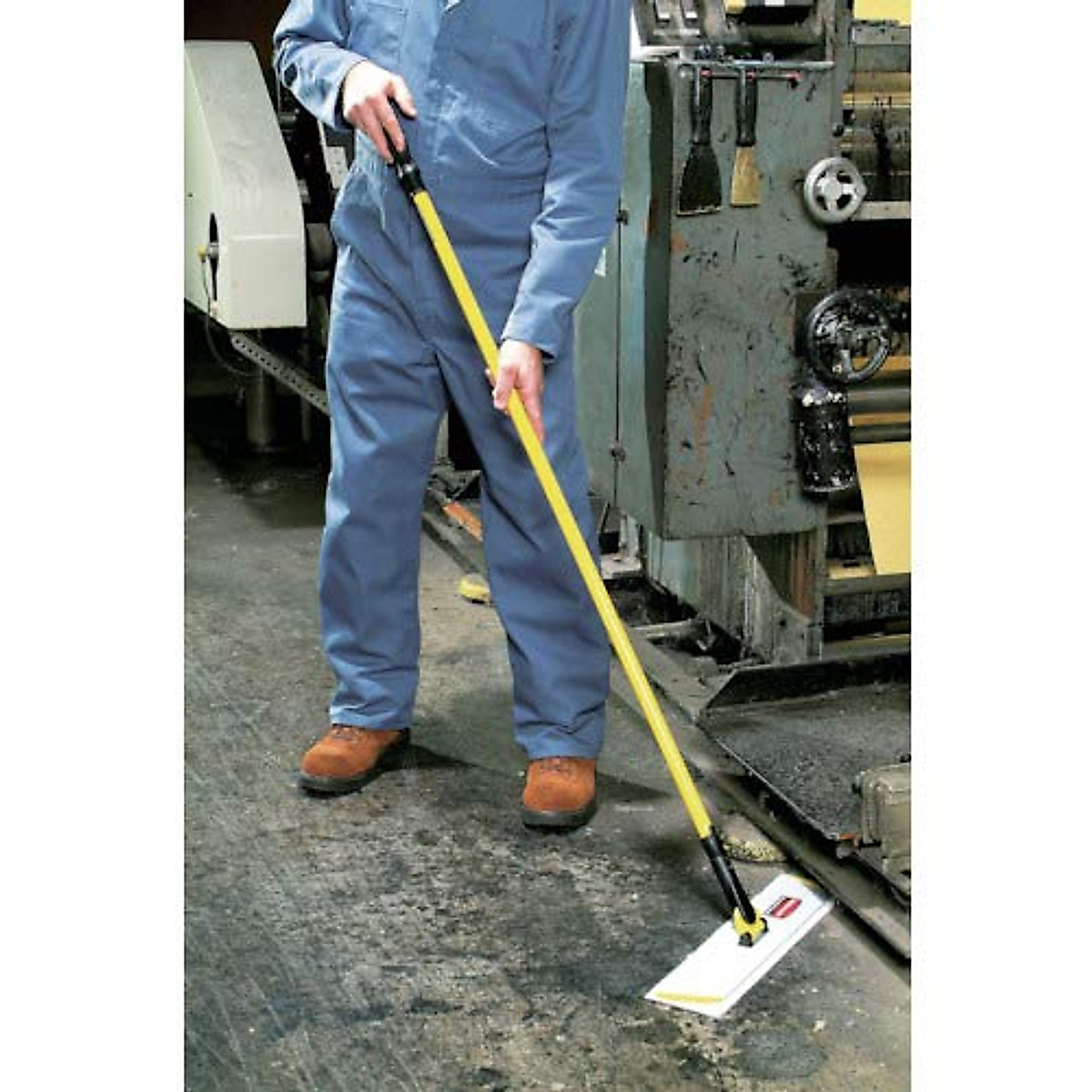 Rubbermaid Commercial Products, Lightweight HYGEN Quick-Connect Mop Frame for Wet or Dry/Dust Pads, 17 Inch, FGQ56000YL00