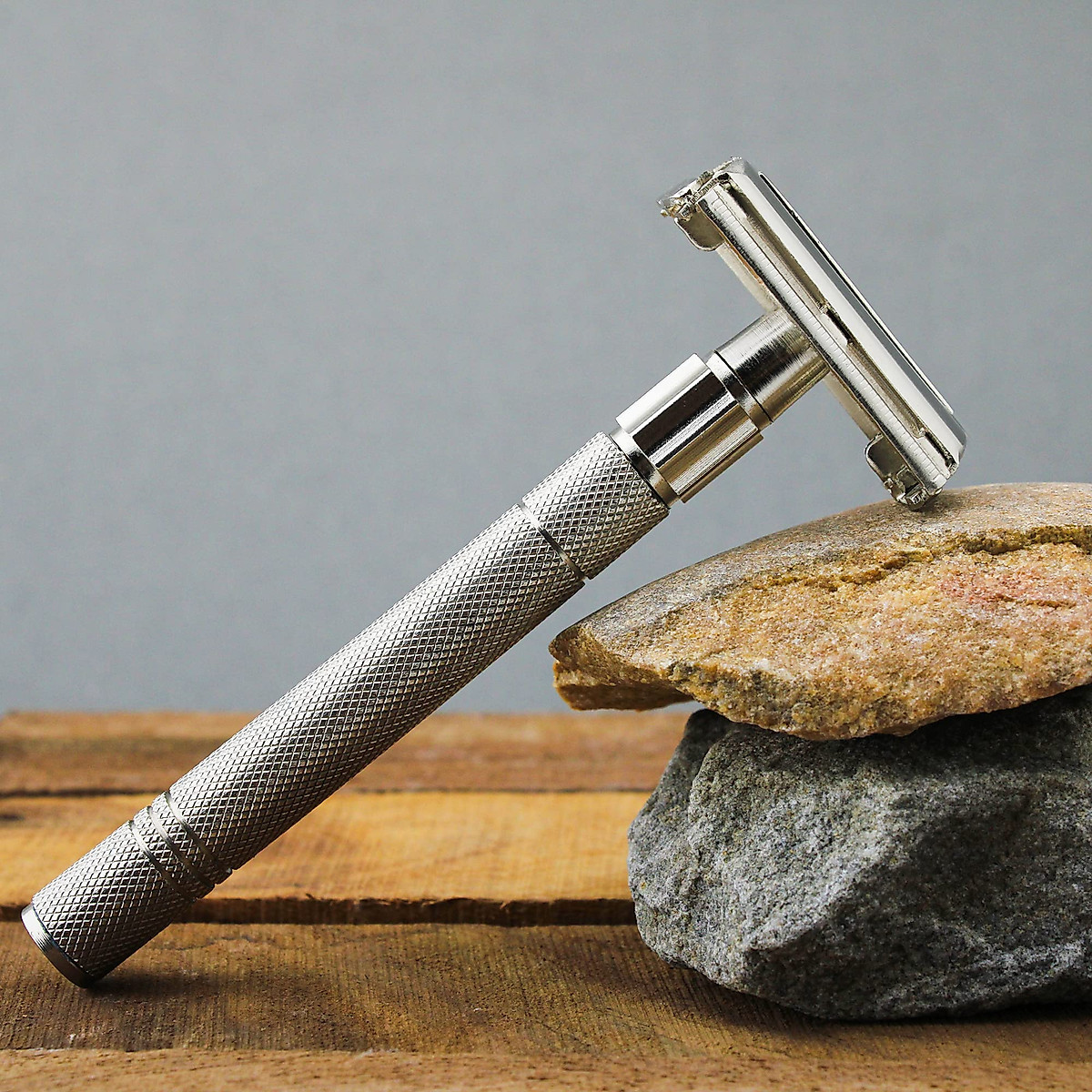 Twist Open Butterfly Style Men's Shaving De Safety Razor (Blades Not Included). Classic Vintage Razor Made in Stainless Steel.
