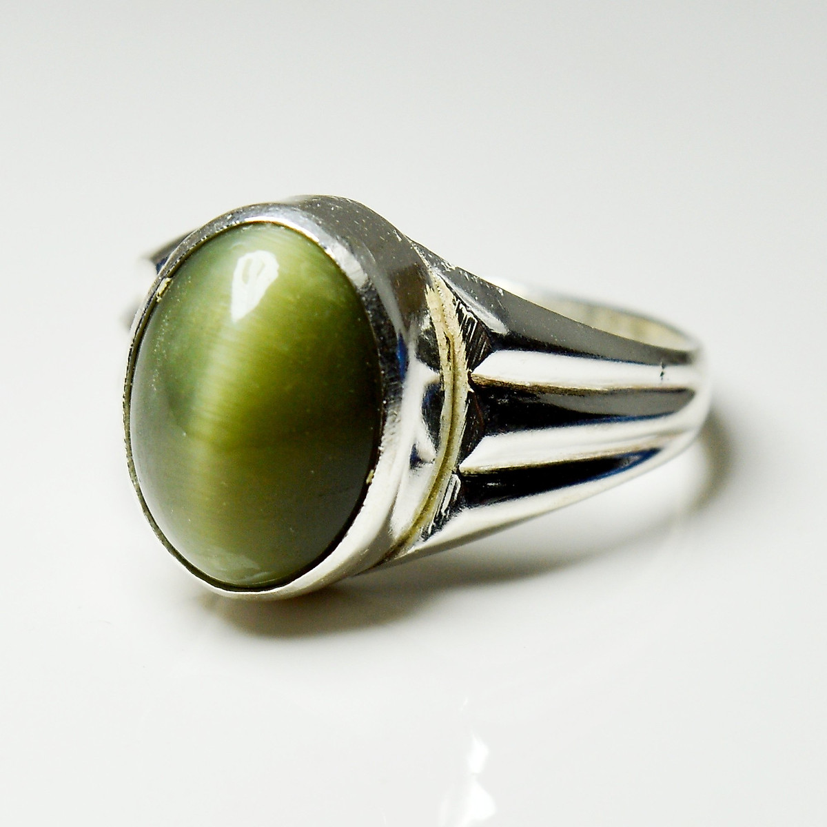 Gemsonclick Handmade Ring Sterling Silver Natural Cats Eye Oval Shape Green Color Chakra Healing Bithstone Rings Bezel Setting in Size 9 for Women, Girls and Ladies