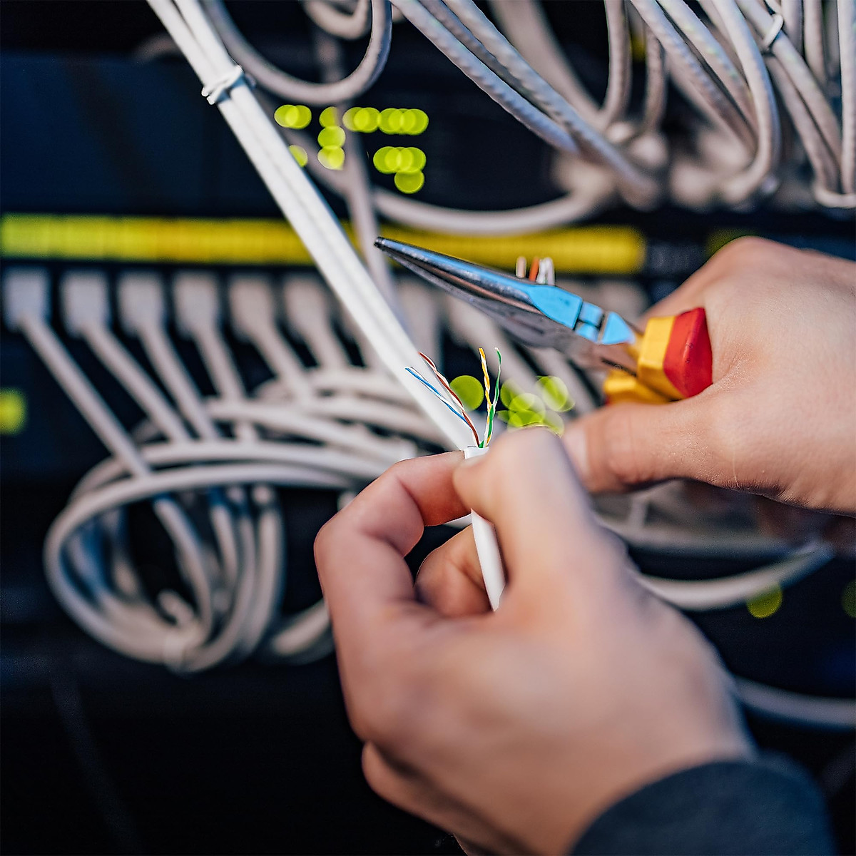 VIVO 500ft Bulk Cat5e, CCA Ethernet Cable, 24 AWG, UTP Pull Box, Cat-5e Wire, Indoor, Network Installations, White, CABLE-V002W