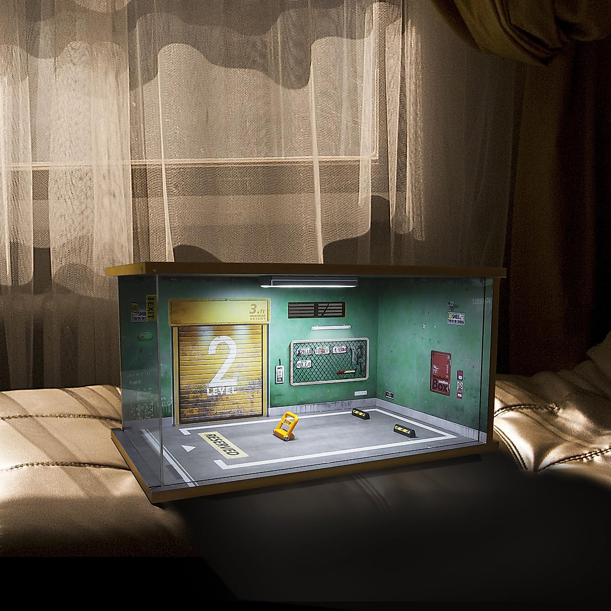 cxiiuui 1/18 Scale Display Case Car Garage Moldel with LED Light and Acrylic Cover Wooden Diecast Car Show Case 1 Parking Spaces Green