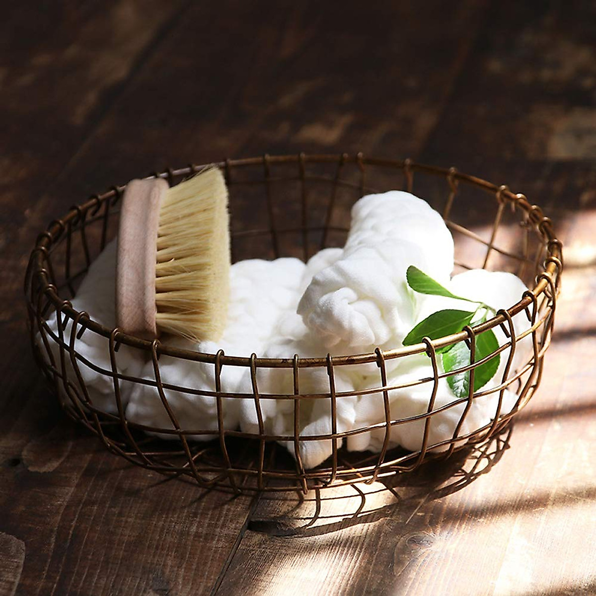 Vintage Handmade Woven Wrought Iron Mesh Fruit Basket Bowl Creative Bronze Snack Plate Tray Holder Stand Round Serving Storage Container (Medium(1pc))