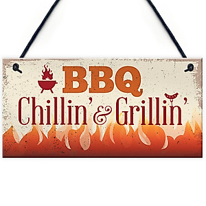 XLD Store BBQ Chillin & Grillin Barbecue Outdoor Garden Plaque Kitchen Bar Shed Sign Gift for Dad