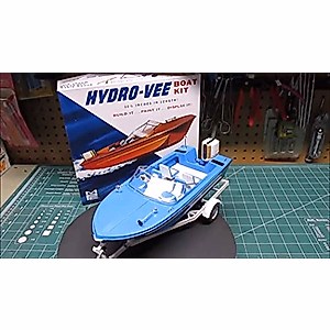 C.P.M. Round2 MPC 883/12 Vintage Hydro-Vee Power Boat Plastic Kit 1:18 Scale 10.5 inches