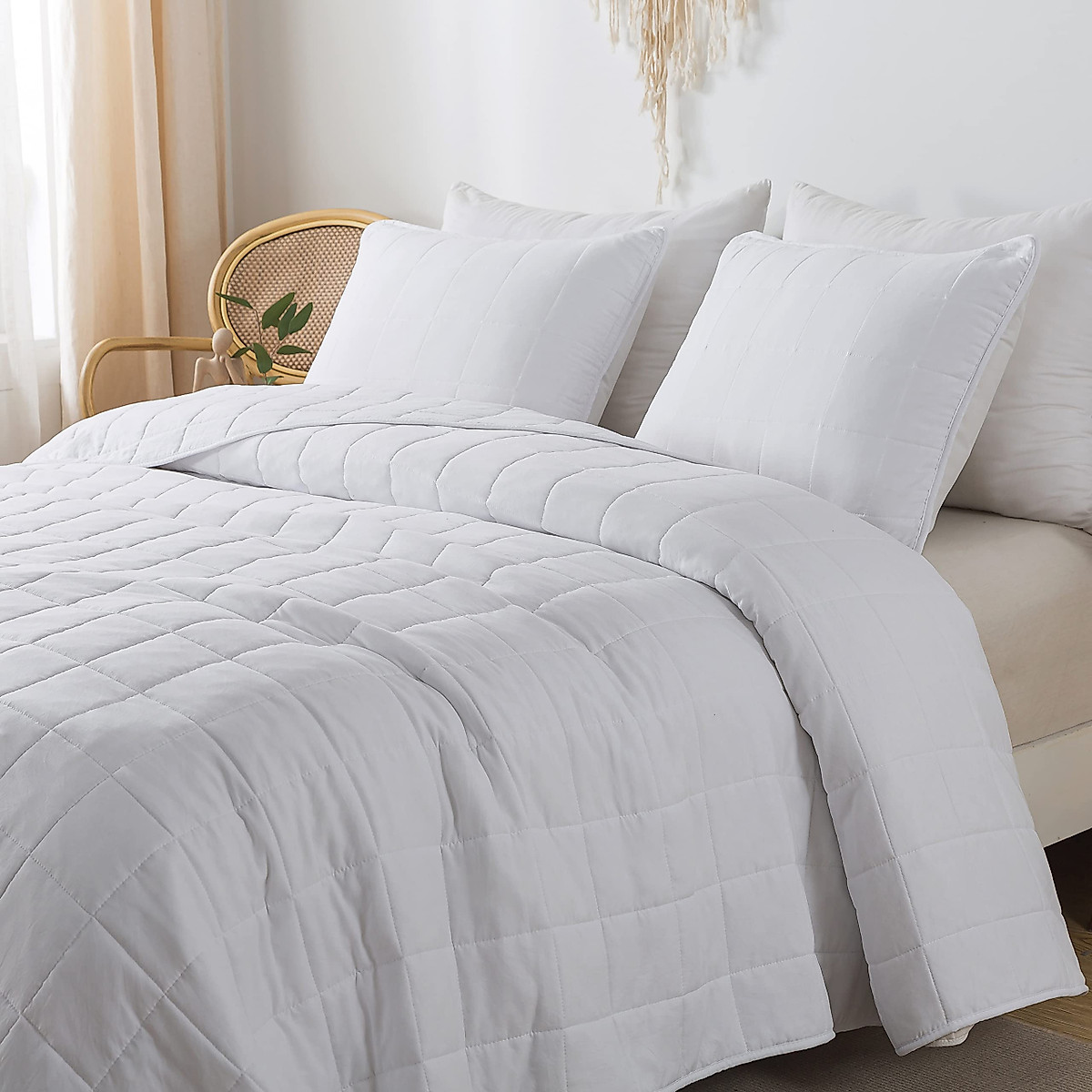 B2EVER White Quilt Queen Size Bedding Sets with Pillow Shams, Lightweight Soft Bedspread Coverlet, Quilted Blanket Thin Comforter Bed Cover for All Season Spring Summer, 3 Pieces, 90x90 inches