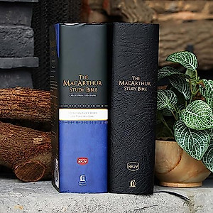 NKJV, The MacArthur Study Bible, Large Print, Bonded Leather, Black, Thumb Indexed: Holy Bible, New King James Version