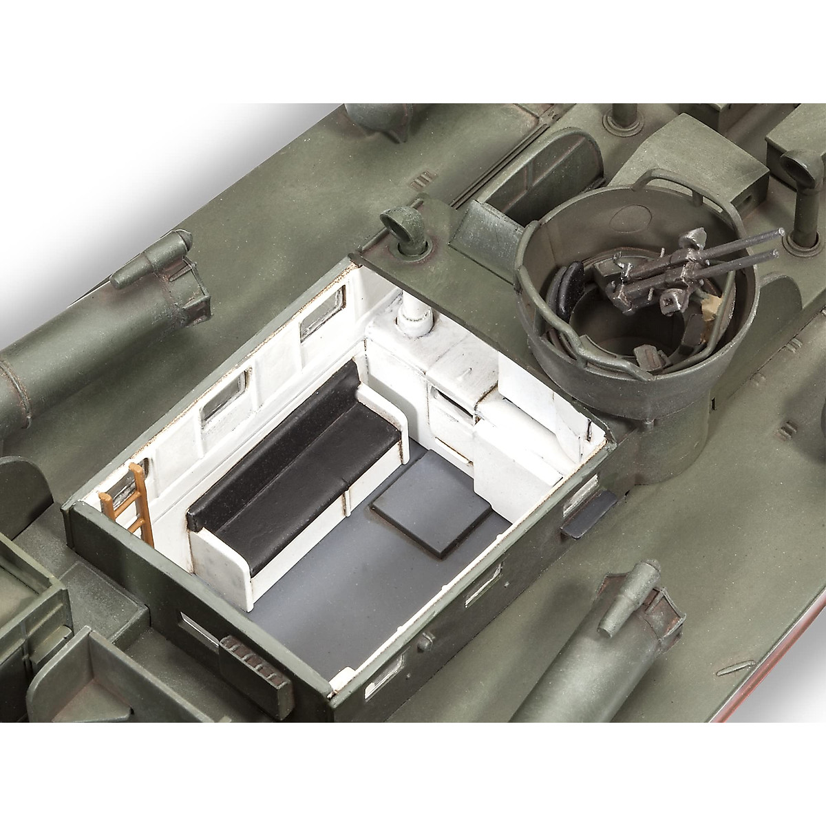 Revell 85-0319 PT-109 Patrol Torpedo Boat Commanded by LTJG John F. Kennedy Model Military Ship Kit 1:72 Scale 146-Piece Skill Level 5 Plastic Model Building Kit, Green