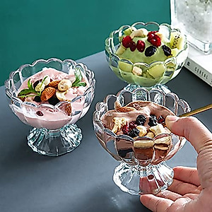 Sunximei 4 PCS 5.5oz Dessert Bowls (Small Size) Footed Glass Cups with spoons for Dessert,Yogurt,Ice Cream,Cocktail,Trifle,Pudding,Christmas Holiday Party