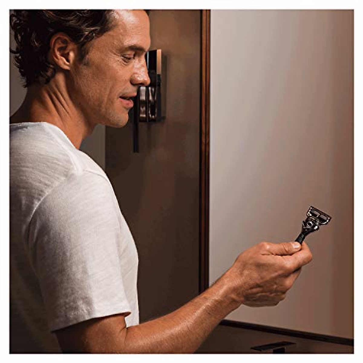 Gillette Fusion5 Proshield Limited Edition Set (Handle + Razor + Stand)